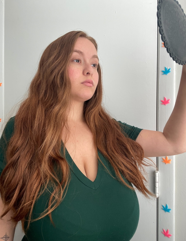 Busty Goddess Ari - Busty Curvy Babes